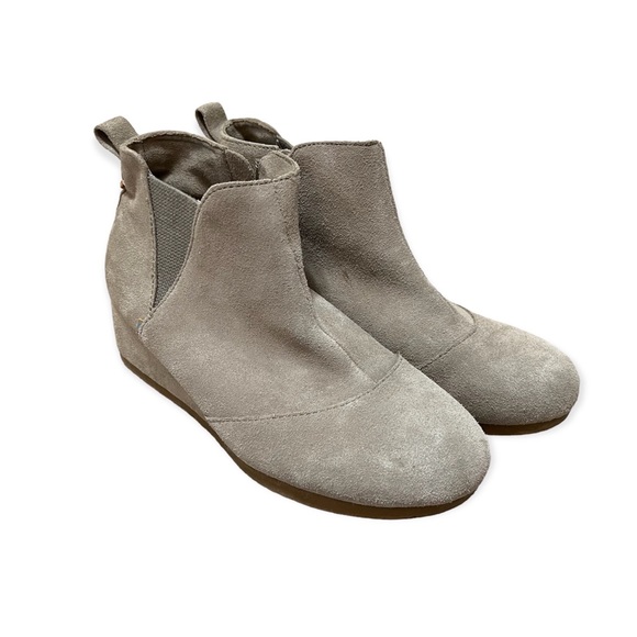 Toms | Shoes | Toms Kelsey Taupe Suede Bootiesy5 | Poshmark